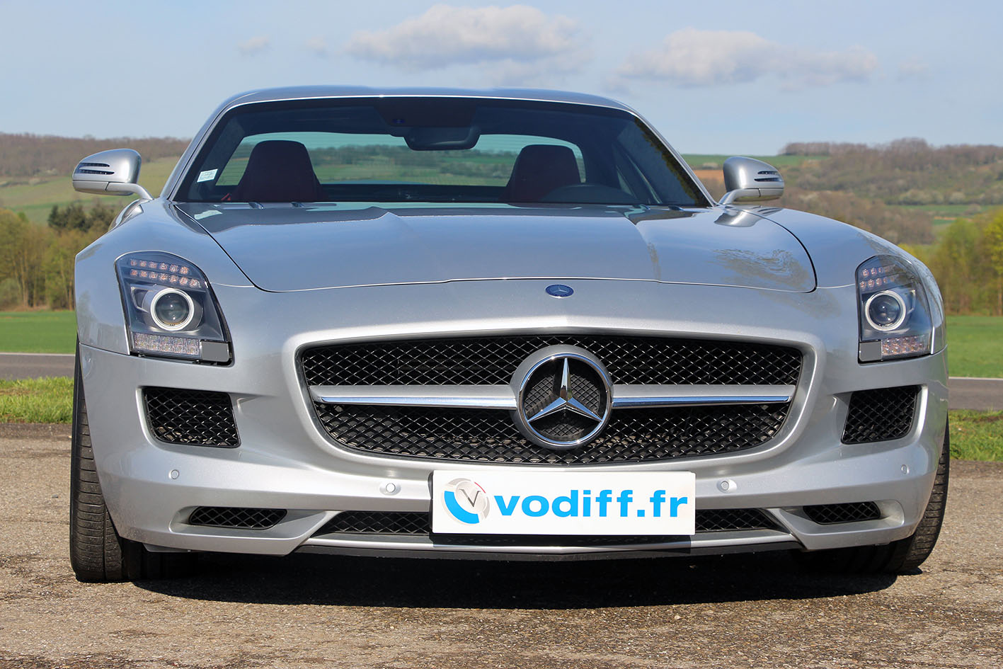 Présentation et essai d’une supercar à part : la Mercedes SLS AMG V8 6. ...
